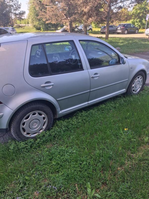 Grey Volkswagen Golf 2001 in Tallinn, with an engine capacity of 0.00 L and mileage of 298 thousand km for 450 €, photo 4 on AUTOMOTO.COM.LV