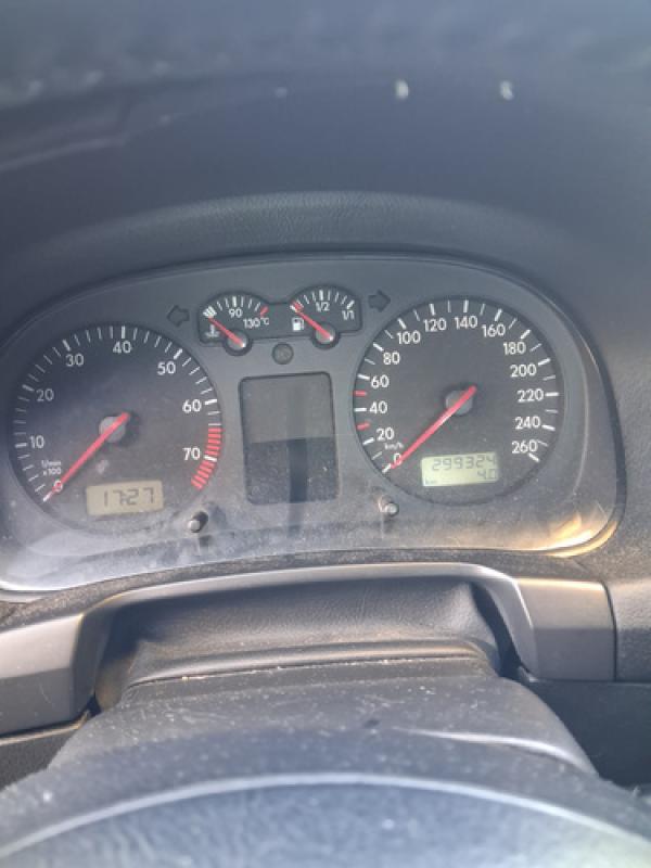 Grey Volkswagen Golf 2001 in Tallinn, with an engine capacity of 0.00 L and mileage of 298 thousand km for 450 €, photo 7 on AUTOMOTO.COM.LV