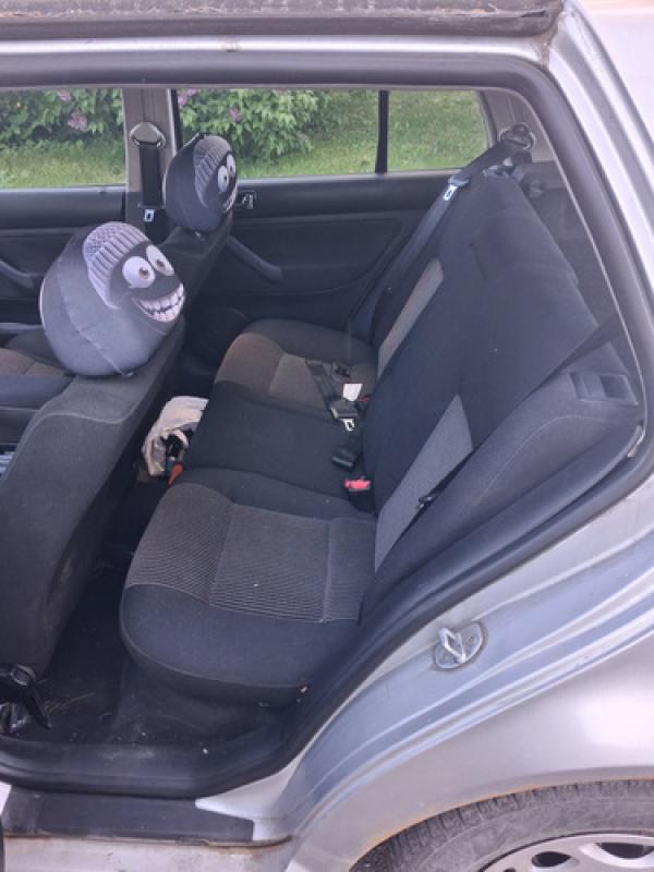 Grey Volkswagen Golf 2001 in Tallinn, with an engine capacity of 0.00 L and mileage of 298 thousand km for 450 €, photo 9 on AUTOMOTO.COM.LV