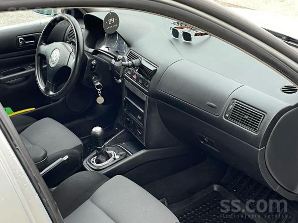 Volkswagen Golf 2001 Daugavpils vietnē Pelēks Volkswagen Golf 2001 Daugavpils, ar dzinēja tilpumu 2.00 L un nobraukumu 299 tūkst. km par 1650 €, foto 7 vietnē AUTOMOTO.COM.LV