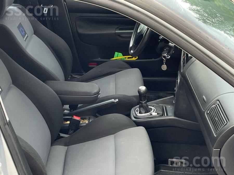 Pelēks Volkswagen Golf 2001 Daugavpils, ar dzinēja tilpumu 2.00 L un nobraukumu 299 tūkst. km par 1650 €, foto 8 vietnē AUTOMOTO.COM.LV