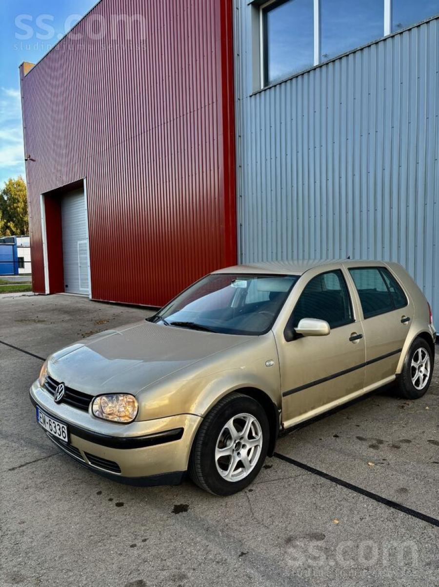 Grey Volkswagen Golf 2001 in Valmiera, with an engine capacity of 1.60 L and mileage of 223 thousand km for 795 €, photo 3 on AUTOMOTO.COM.LV