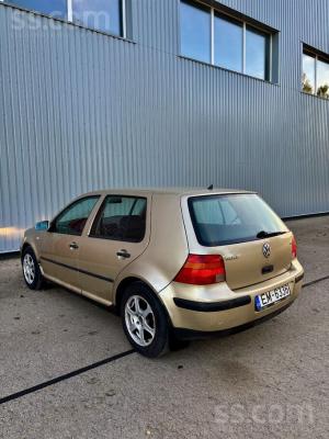 Grey Volkswagen Golf 2001 in Valmiera, with an engine capacity of 1.60 L and mileage of 223 thousand km for 795 €, photo 4 on AUTOMOTO.COM.LV