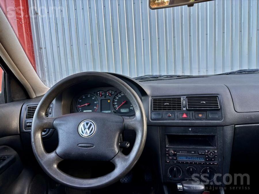 Grey Volkswagen Golf 2001 in Valmiera, with an engine capacity of 1.60 L and mileage of 223 thousand km for 795 €, photo 6 on AUTOMOTO.COM.LV