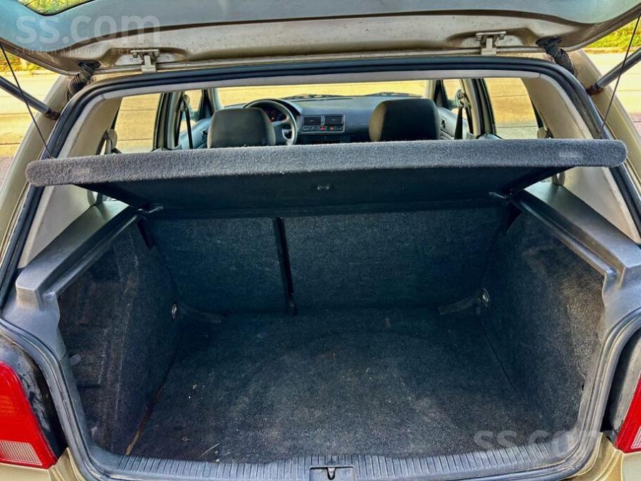 Grey Volkswagen Golf 2001 in Valmiera, with an engine capacity of 1.60 L and mileage of 223 thousand km for 795 €, photo 9 on AUTOMOTO.COM.LV