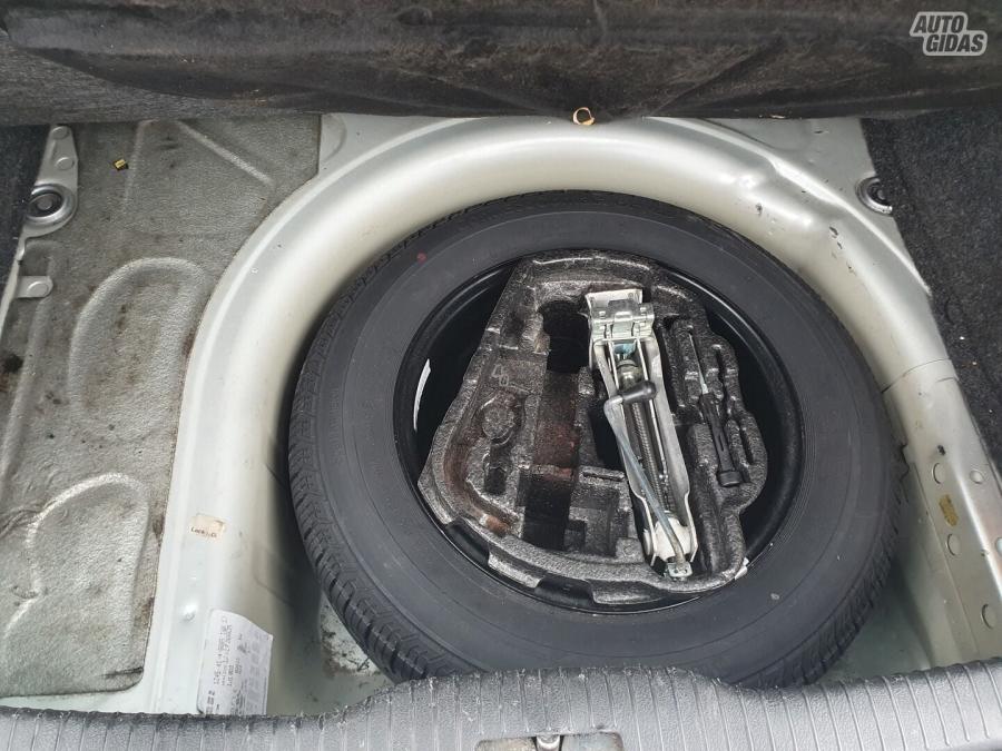 Grey Volkswagen Golf 2001 in Kaunas, with an engine capacity of 1.60 L and mileage of 184 thousand km for 1650 €, photo 14 on AUTOMOTO.COM.LV