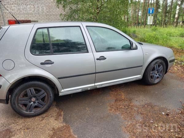 Pelēks Volkswagen Golf 2002 Rīga, ar dzinēja tilpumu 1.90 L un nobraukumu 290 tūkst. km par 1300 €, foto 5 vietnē AUTOMOTO.COM.LV