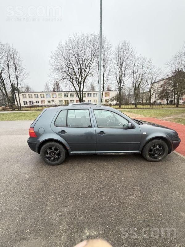 Grey Volkswagen Golf 2002 in Rezekne, with an engine capacity of 1.90 L and mileage of 434 thousand km for 1350 €, photo 3 on AUTOMOTO.COM.LV