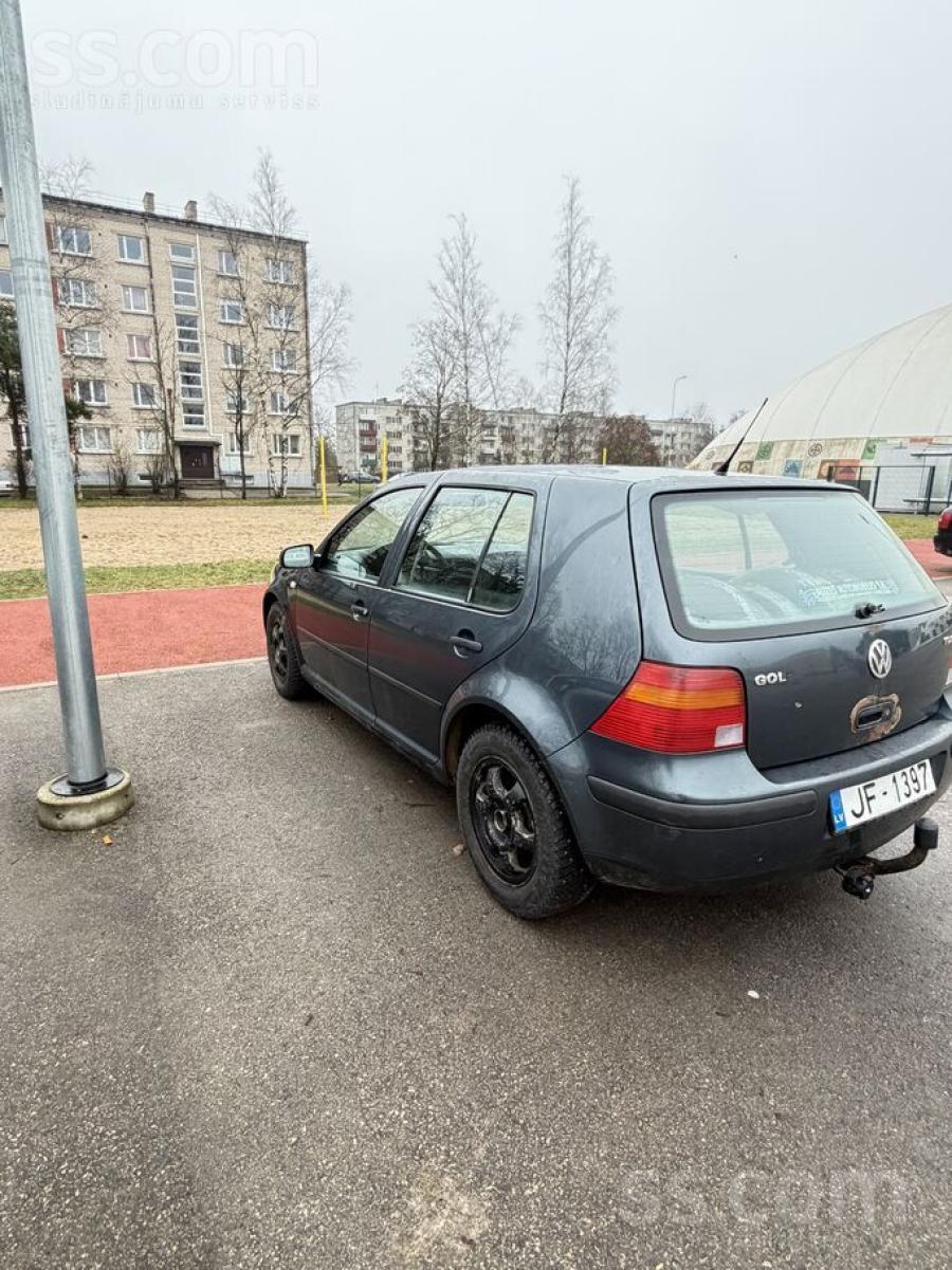 Grey Volkswagen Golf 2002 in Rezekne, with an engine capacity of 1.90 L and mileage of 434 thousand km for 1350 €, photo 4 on AUTOMOTO.COM.LV