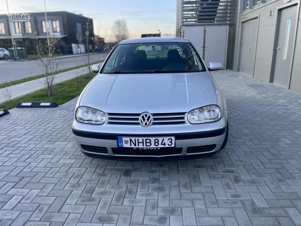 Grey Volkswagen Golf 2002 in Vilnius, with an engine capacity of 1.40 L and mileage of 293 thousand km for 850 €, photo 2 on AUTOMOTO.COM.LV
