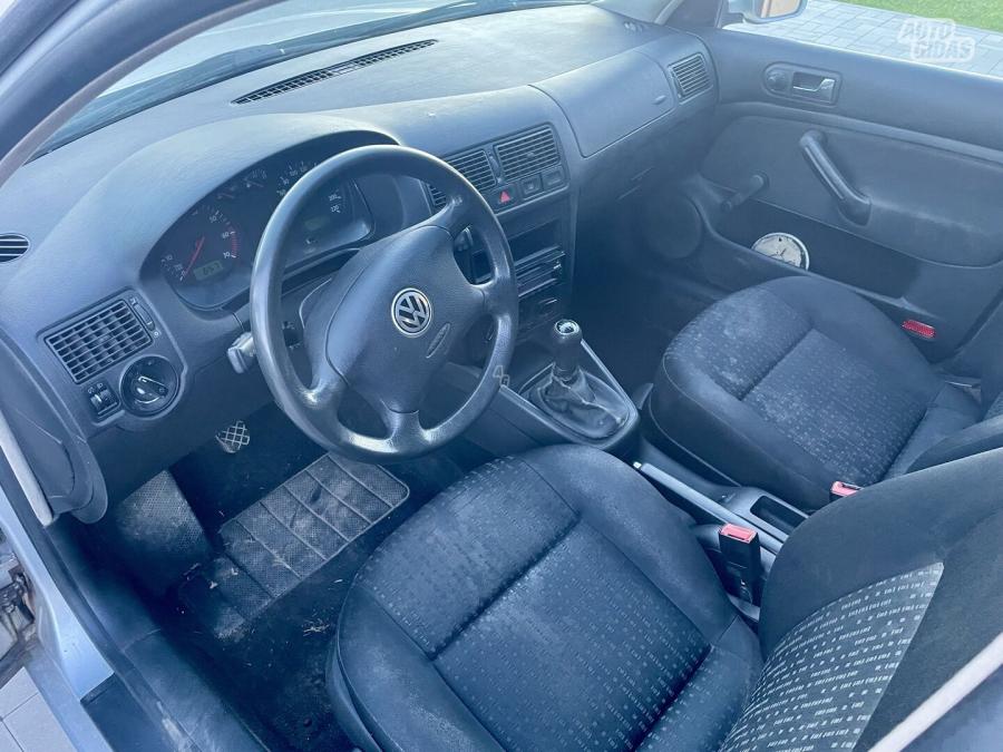 Pelēks Volkswagen Golf 2002 Viļņa, ar dzinēja tilpumu 1.40 L un nobraukumu 293 tūkst. km par 850 €, foto 13 vietnē AUTOMOTO.COM.LV