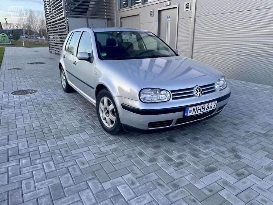 Pelēks Volkswagen Golf 2002 Viļņa, ar dzinēja tilpumu 1.40 L un nobraukumu 293 tūkst. km par 850 €, foto 3 vietnē AUTOMOTO.COM.LV
