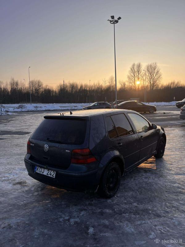 Pelēks Volkswagen Golf 2002 Klaipėda, ar dzinēja tilpumu 1.90 L un nobraukumu 296 tūkst. km par 1000 €, foto 4 vietnē AUTOMOTO.COM.LV