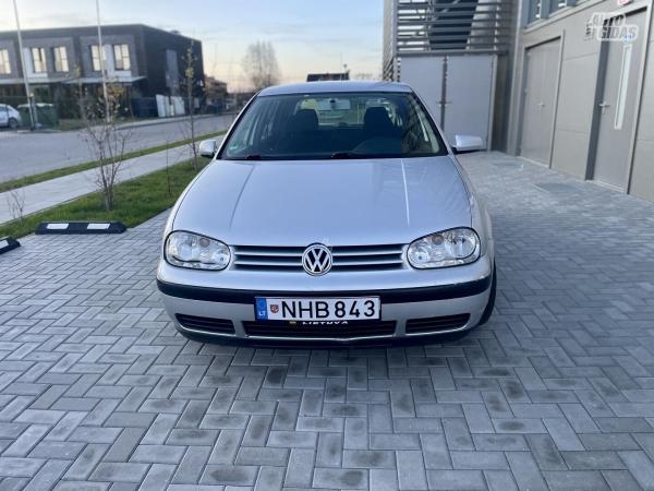 Pelēks Volkswagen Golf 2002 Viļņa, ar dzinēja tilpumu 1.40 L un nobraukumu 293 tūkst. km par 750 €, foto 2 vietnē AUTOMOTO.COM.LV