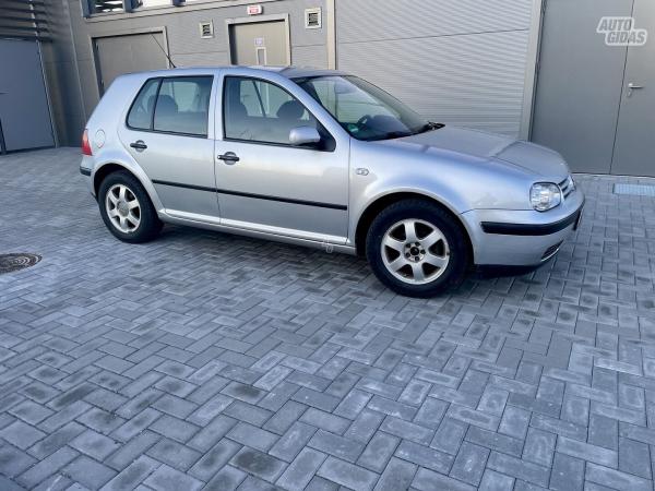 Pelēks Volkswagen Golf 2002 Viļņa, ar dzinēja tilpumu 1.40 L un nobraukumu 293 tūkst. km par 750 €, foto 4 vietnē AUTOMOTO.COM.LV