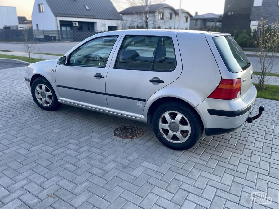 Grey Volkswagen Golf 2002 in Vilnius, with an engine capacity of 1.40 L and mileage of 293 thousand km for 750 €, photo 8 on AUTOMOTO.COM.LV