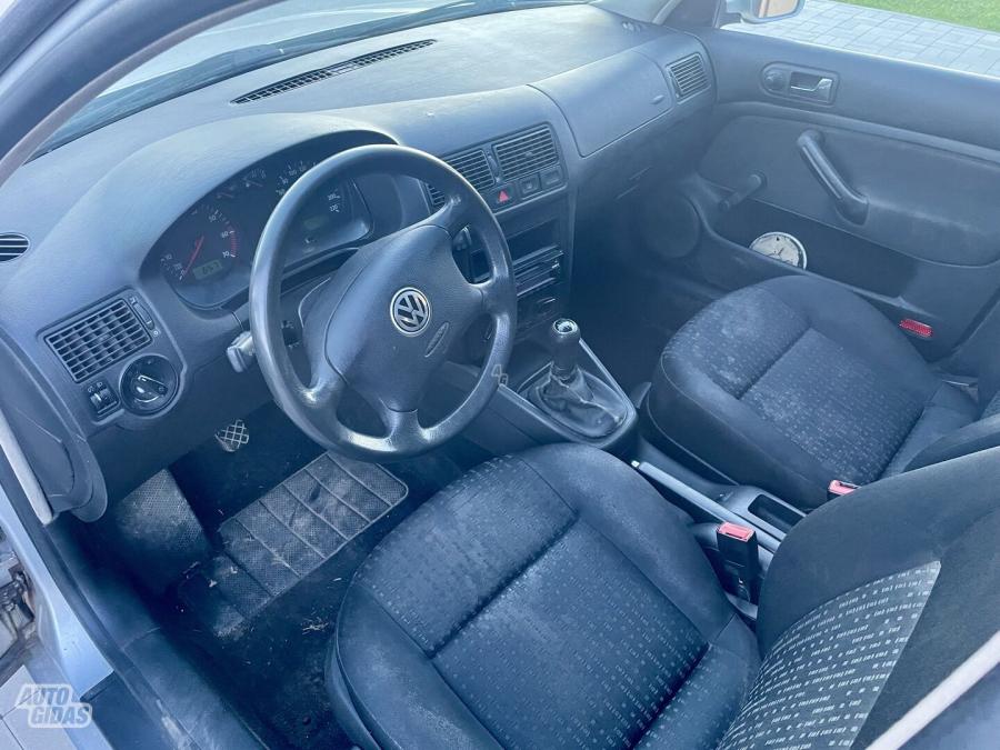 Grey Volkswagen Golf 2002 in Vilnius, with an engine capacity of 1.40 L and mileage of 293 thousand km for 750 €, photo 12 on AUTOMOTO.COM.LV