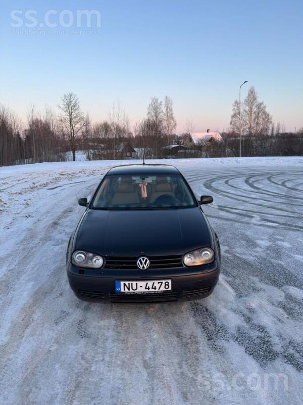 Pelēks Volkswagen Golf 2002 Rēzekne, ar dzinēja tilpumu 1.90 L un nobraukumu 346 tūkst. km par 2300 €, foto 1 vietnē AUTOMOTO.COM.LV