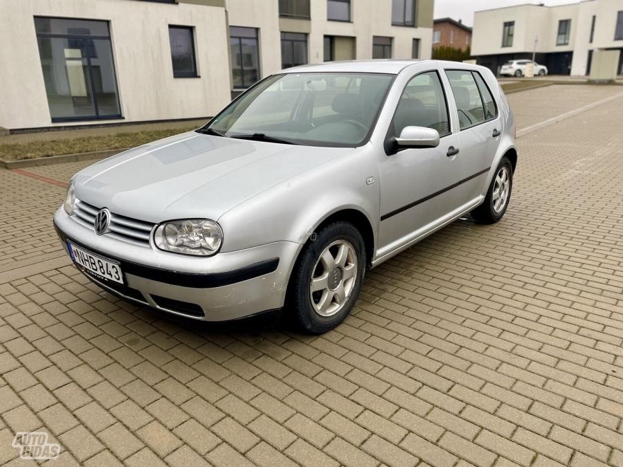 Grey Volkswagen Golf 2002 in Vilnius, with an engine capacity of 1.40 L and mileage of 293 thousand km for 950 €, photo 1 on AUTOMOTO.COM.LV