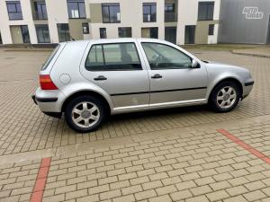 Grey Volkswagen Golf 2002 in Vilnius, with an engine capacity of 1.40 L and mileage of 293 thousand km for 950 €, photo 5 on AUTOMOTO.COM.LV