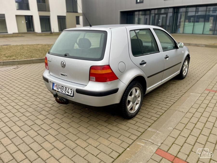 Grey Volkswagen Golf 2002 in Vilnius, with an engine capacity of 1.40 L and mileage of 293 thousand km for 950 €, photo 6 on AUTOMOTO.COM.LV