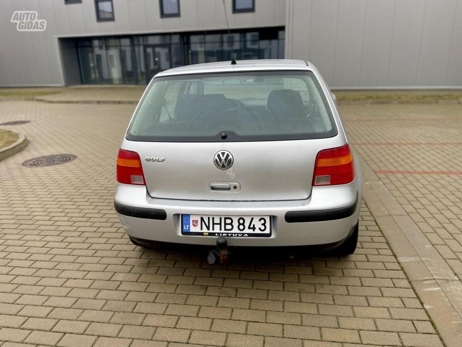 Grey Volkswagen Golf 2002 in Vilnius, with an engine capacity of 1.40 L and mileage of 293 thousand km for 950 €, photo 7 on AUTOMOTO.COM.LV