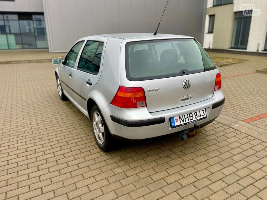 Grey Volkswagen Golf 2002 in Vilnius, with an engine capacity of 1.40 L and mileage of 293 thousand km for 950 €, photo 8 on AUTOMOTO.COM.LV