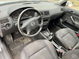 Grey Volkswagen Golf 2002 in Vilnius, with an engine capacity of 1.40 L and mileage of 293 thousand km for 950 €, photo 14 on AUTOMOTO.COM.LV