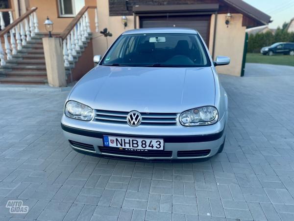 Grey Volkswagen Golf 2002 in Vilnius, with an engine capacity of 1.40 L and mileage of 293 thousand km for 899 €, photo 2 on AUTOMOTO.COM.LV