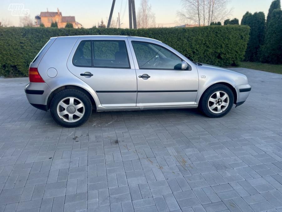 Pelēks Volkswagen Golf 2002 Viļņa, ar dzinēja tilpumu 1.40 L un nobraukumu 293 tūkst. km par 899 €, foto 6 vietnē AUTOMOTO.COM.LV