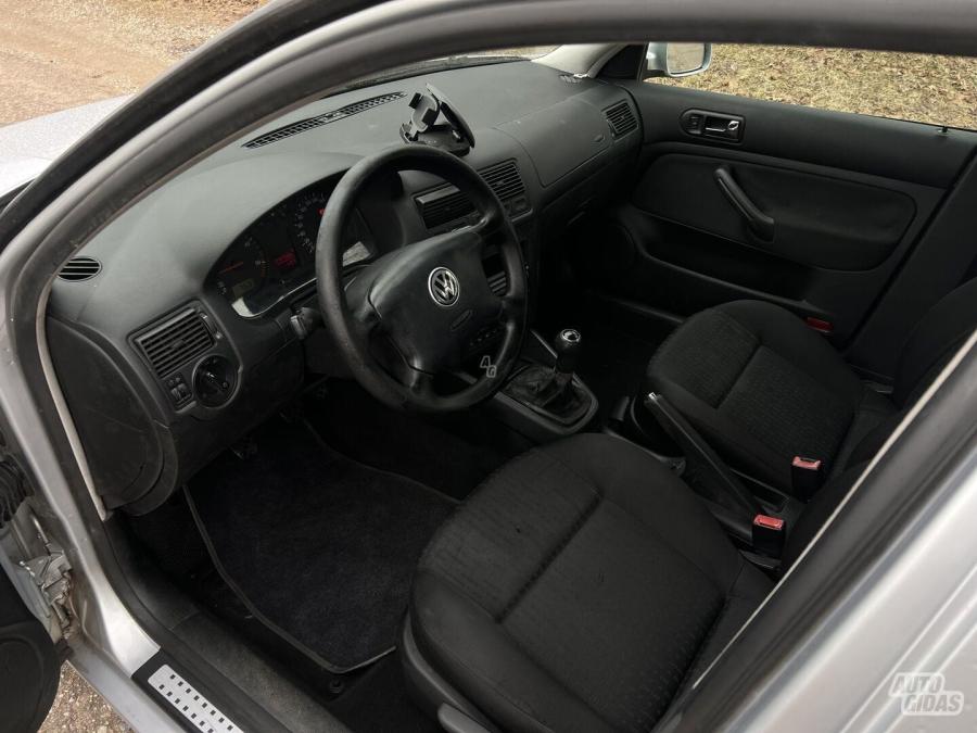 Grey Volkswagen Golf 2002 in Utena, with an engine capacity of 1.90 L and mileage of 290 thousand km for 1650 €, photo 8 on AUTOMOTO.COM.LV