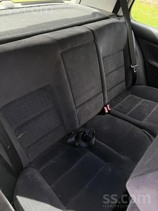 Grey Volkswagen Golf 2002 in Aizkraukle, with an engine capacity of 1.90 L and mileage of 492 thousand km for 750 €, photo 8 on AUTOMOTO.COM.LV