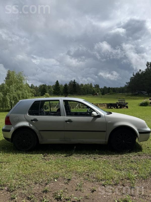 Grey Volkswagen Golf 2002 in Aizkraukle, with an engine capacity of 1.90 L and mileage of 492 thousand km for 750 €, photo 10 on AUTOMOTO.COM.LV