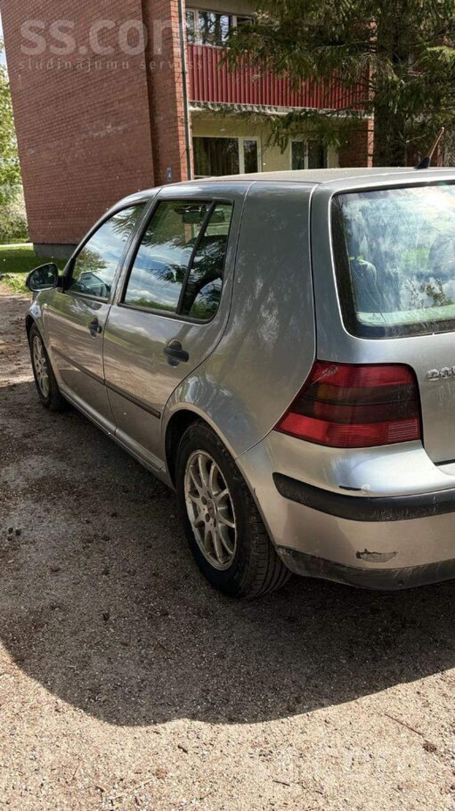 Pelēks Volkswagen Golf 2002 Rīga, ar dzinēja tilpumu 1.60 L un nobraukumu 158 tūkst. km par 1450 €, foto 4 vietnē AUTOMOTO.COM.LV
