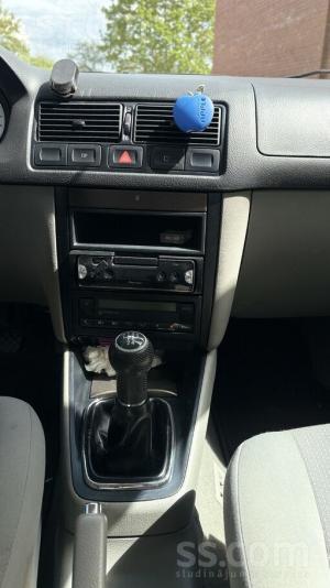 Pelēks Volkswagen Golf 2002 Rīga, ar dzinēja tilpumu 1.60 L un nobraukumu 158 tūkst. km par 1450 €, foto 7 vietnē AUTOMOTO.COM.LV