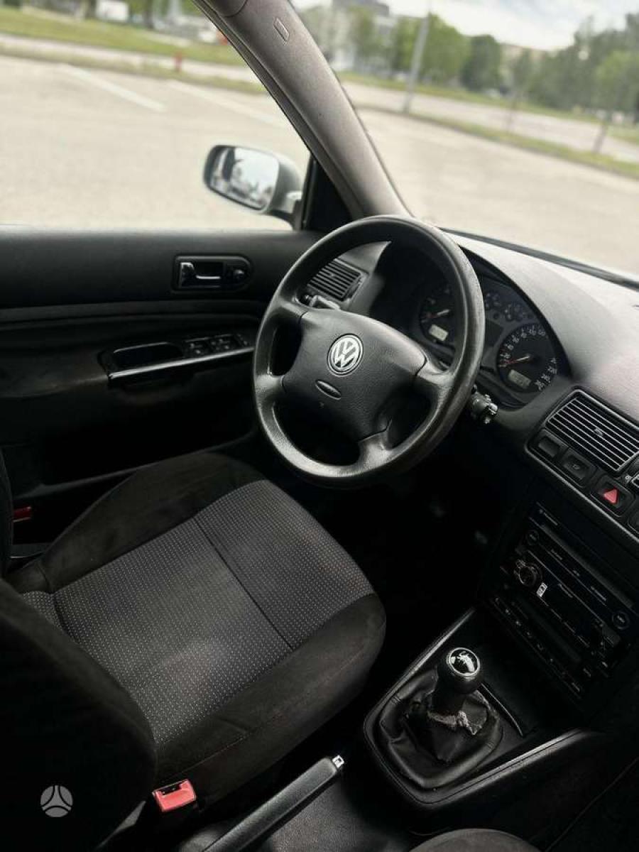 Grey Volkswagen Golf 2002 in Kaunas, with an engine capacity of 1.90 L and mileage of 329 thousand km for 900 €, photo 3 on AUTOMOTO.COM.LV