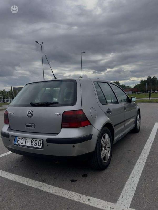 Pelēks Volkswagen Golf 2002 Kauņa, ar dzinēja tilpumu 1.90 L un nobraukumu 329 tūkst. km par 900 €, foto 4 vietnē AUTOMOTO.COM.LV