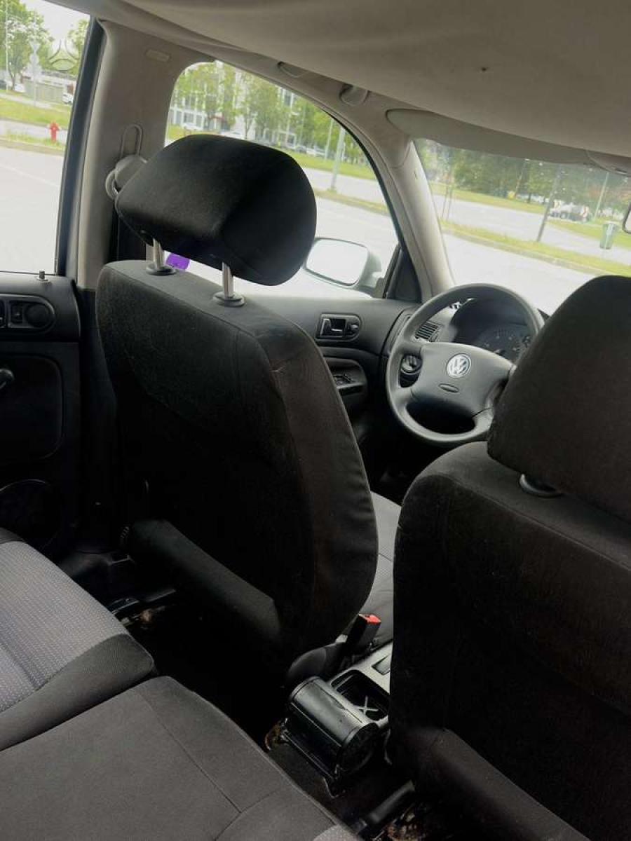 Grey Volkswagen Golf 2002 in Kaunas, with an engine capacity of 1.90 L and mileage of 329 thousand km for 900 €, photo 6 on AUTOMOTO.COM.LV
