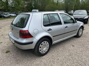 Pelēks Volkswagen Golf 2002 Limbaži, ar dzinēja tilpumu 1.90 L un nobraukumu 261 tūkst. km par 3050 €, foto 5 vietnē AUTOMOTO.COM.LV