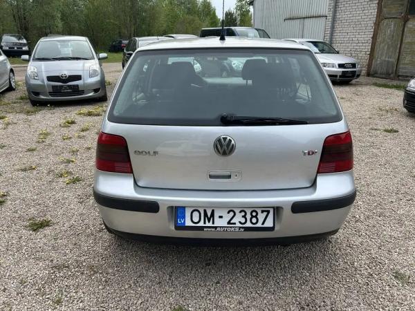 Pelēks Volkswagen Golf 2002 Limbaži, ar dzinēja tilpumu 1.90 L un nobraukumu 261 tūkst. km par 3050 €, foto 5 vietnē AUTOMOTO.COM.LV