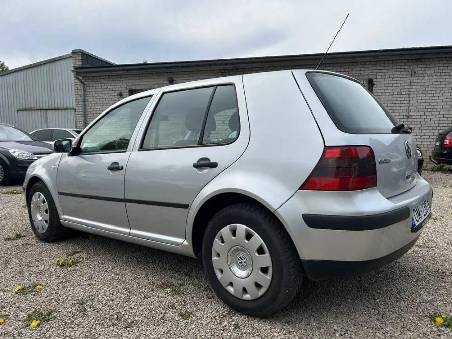 Pelēks Volkswagen Golf 2002 Limbaži, ar dzinēja tilpumu 1.90 L un nobraukumu 261 tūkst. km par 3050 €, foto 7 vietnē AUTOMOTO.COM.LV