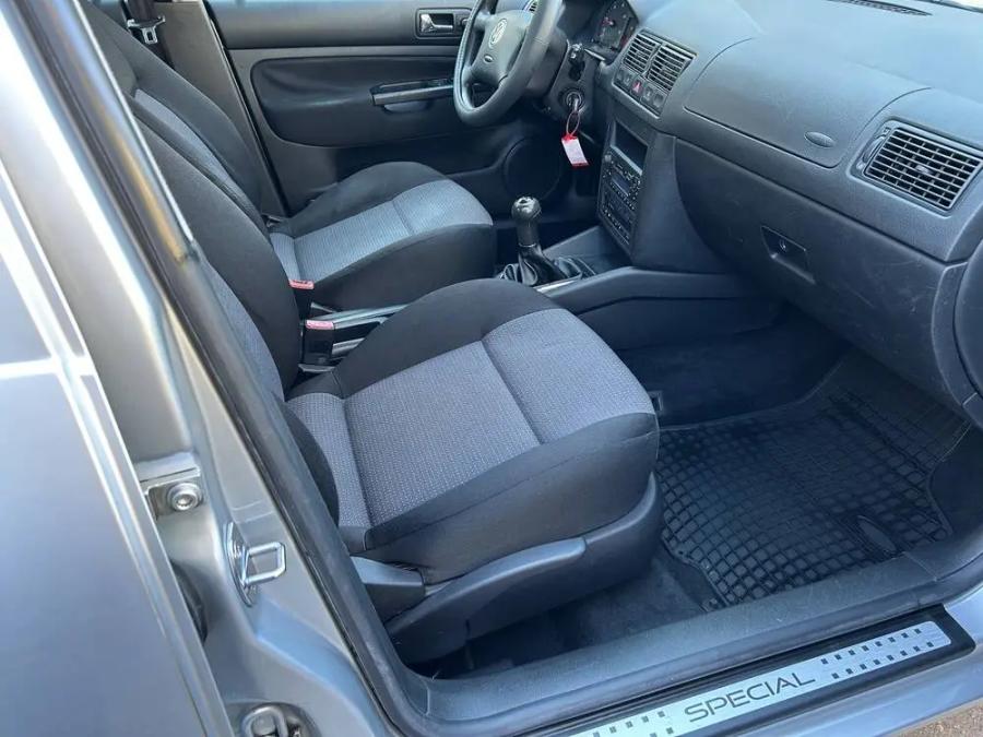 Pelēks Volkswagen Golf 2002 Limbaži, ar dzinēja tilpumu 1.90 L un nobraukumu 261 tūkst. km par 3050 €, foto 9 vietnē AUTOMOTO.COM.LV