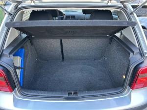 Pelēks Volkswagen Golf 2002 Limbaži, ar dzinēja tilpumu 1.90 L un nobraukumu 261 tūkst. km par 3050 €, foto 12 vietnē AUTOMOTO.COM.LV