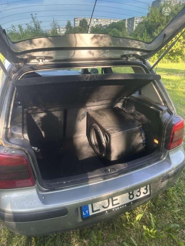 Grey Volkswagen Golf 2002 in Vilnius, with an engine capacity of 1.60 L and mileage of 224 thousand km for 1300 €, photo 4 on AUTOMOTO.COM.LV
