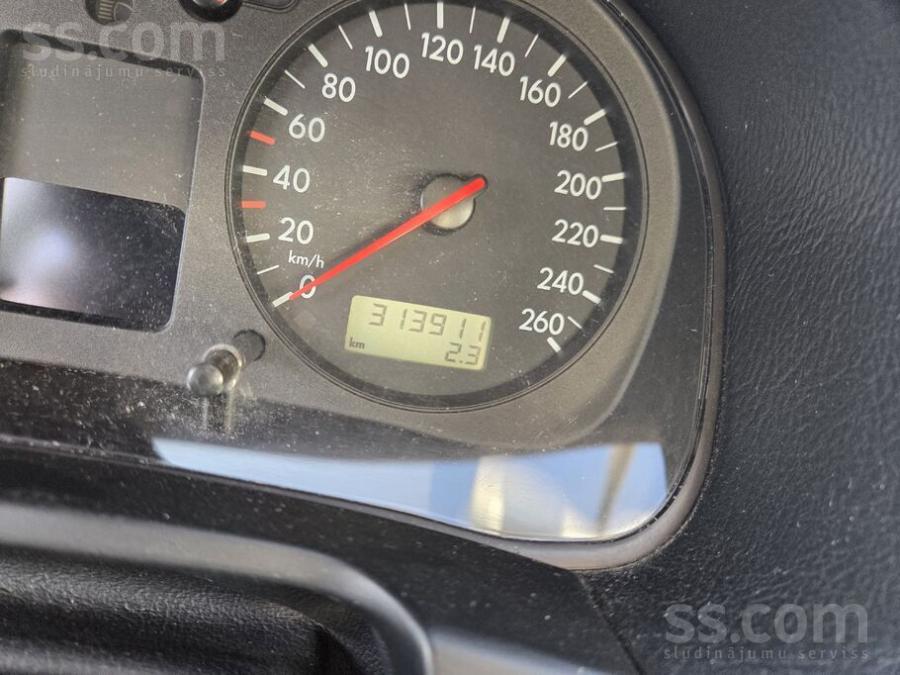 Grey Volkswagen Golf 2002 in Bauska, with an engine capacity of 1.90 L and mileage of 0 thousand km for 1550 €, photo 13 on AUTOMOTO.COM.LV