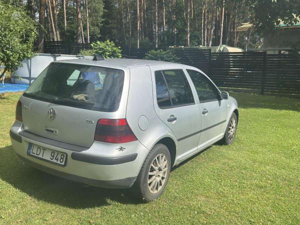 Grey Volkswagen Golf 2002 in Vilnius, with an engine capacity of 1.90 L and mileage of 398 thousand km for 950 €, photo 3 on AUTOMOTO.COM.LV
