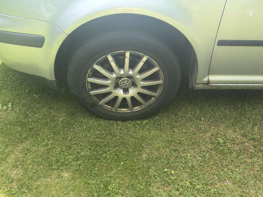 Grey Volkswagen Golf 2002 in Vilnius, with an engine capacity of 1.90 L and mileage of 398 thousand km for 950 €, photo 5 on AUTOMOTO.COM.LV