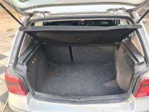 Grey Volkswagen Golf 2002 in Riga, with an engine capacity of 2.00 L and mileage of 377 thousand km for 650 €, photo 11 on AUTOMOTO.COM.LV