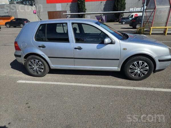 Pelēks Volkswagen Golf 2002 Rīga, ar dzinēja tilpumu 1.60 L un nobraukumu 215 tūkst. km par 1890 €, foto 3 vietnē AUTOMOTO.COM.LV