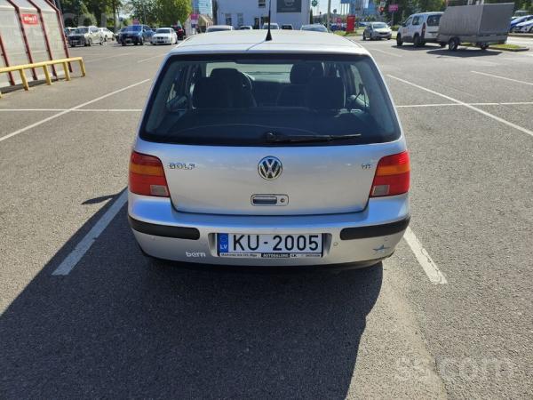 Pelēks Volkswagen Golf 2002 Rīga, ar dzinēja tilpumu 1.60 L un nobraukumu 215 tūkst. km par 1890 €, foto 4 vietnē AUTOMOTO.COM.LV